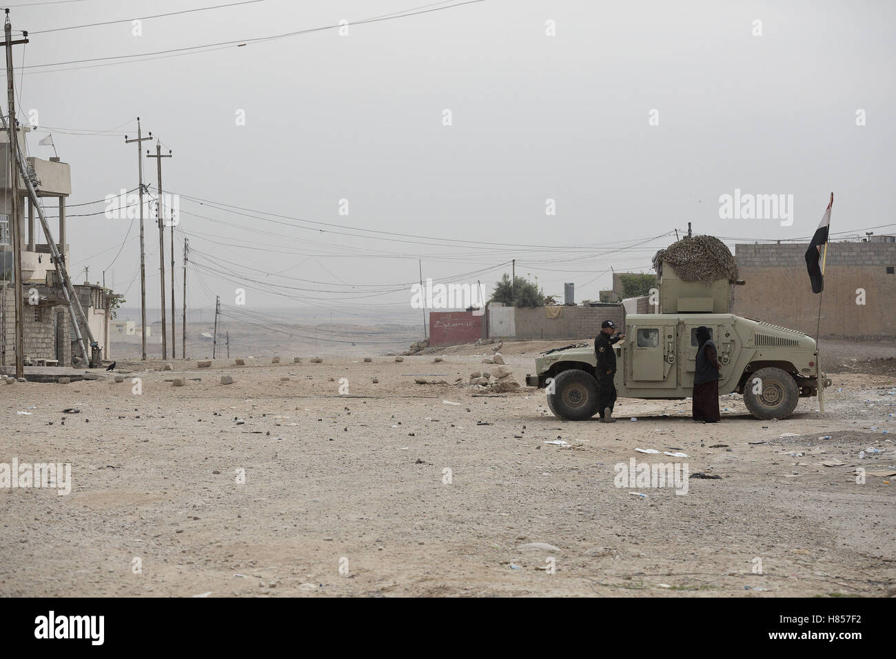 Mosul, Nineveh, Iraq. 10th Nov, 2016. 10/11/2016. Mosul, Iraq. An Iraqi ...