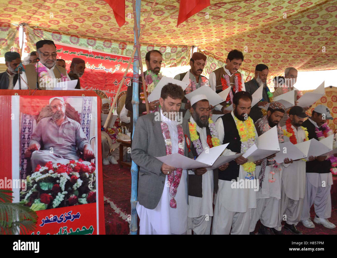Pakistan. 10th November, 2016. Employees Union members of PWD are ...