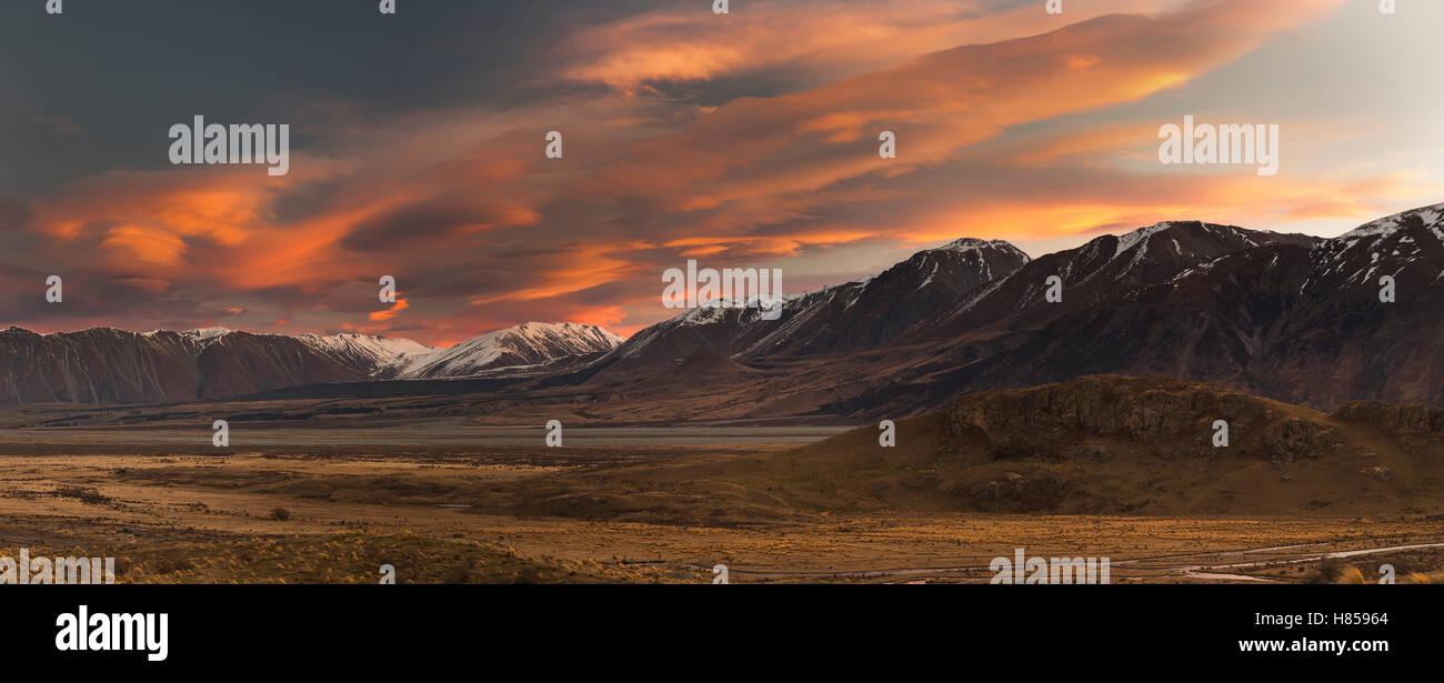 Windblown clouds at sunset, Rangitata River Valley, Canterbury, New ...