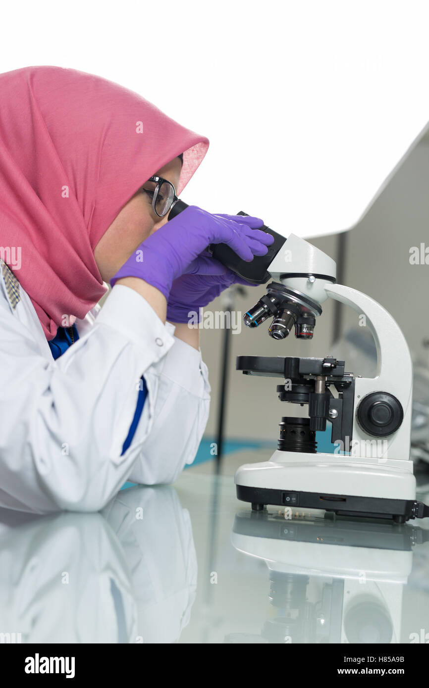 muslim lab worker doing an analysis Stock Photo - Alamy