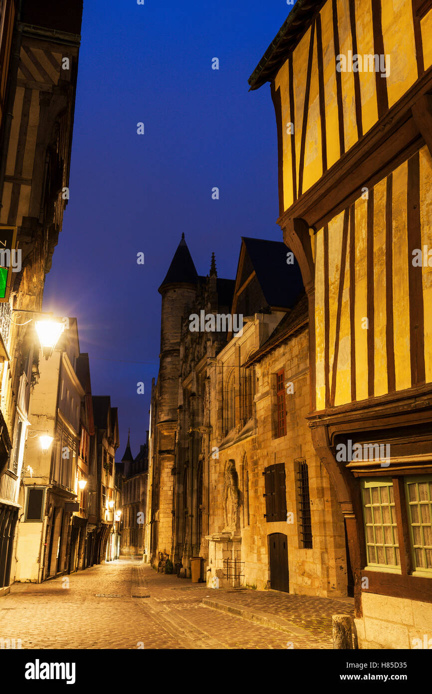 Rouen france skyline hi-res stock photography and images - Alamy
