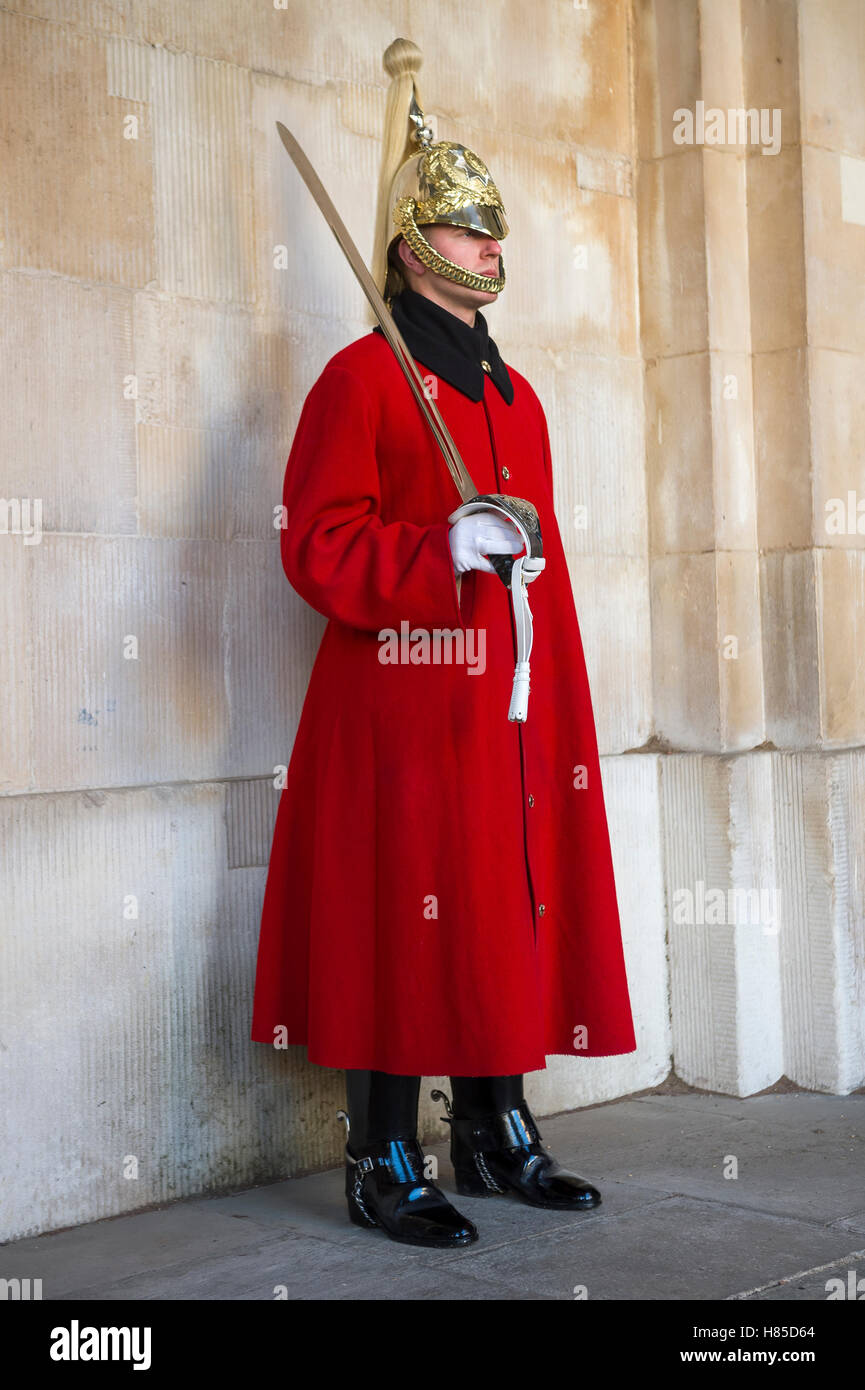 Changing the queens life guards hi-res stock photography and images - Alamy