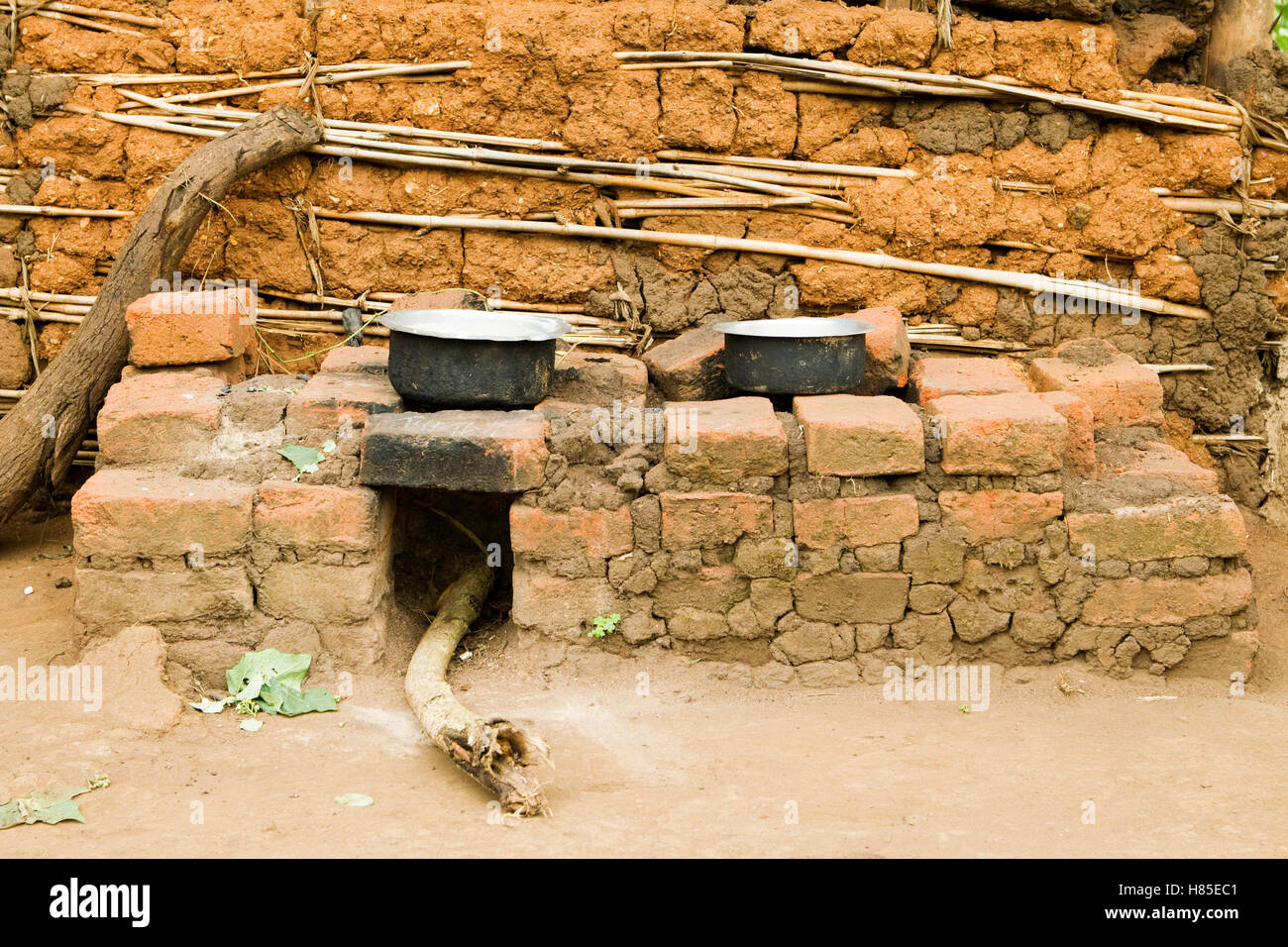 Firewood efficient oven, Bigodi, western Uganda Stock Photo - Alamy