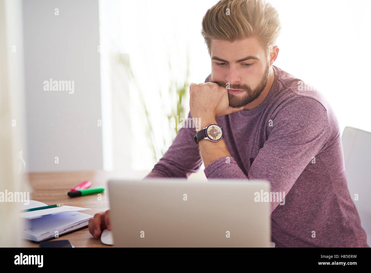 Working with technology hi-res stock photography and images - Alamy