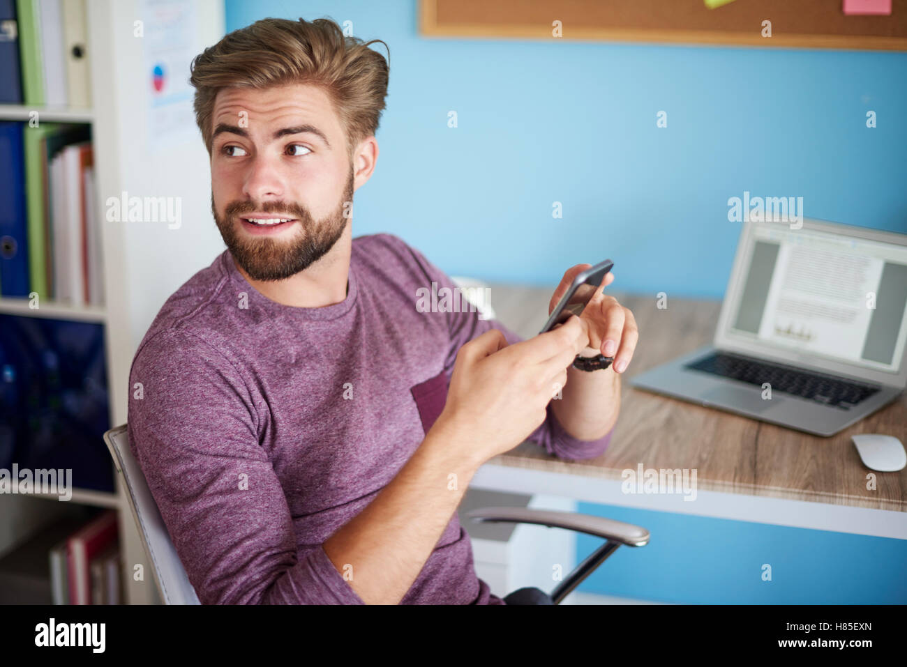 Lady or man turning away hi-res stock photography and images - Alamy