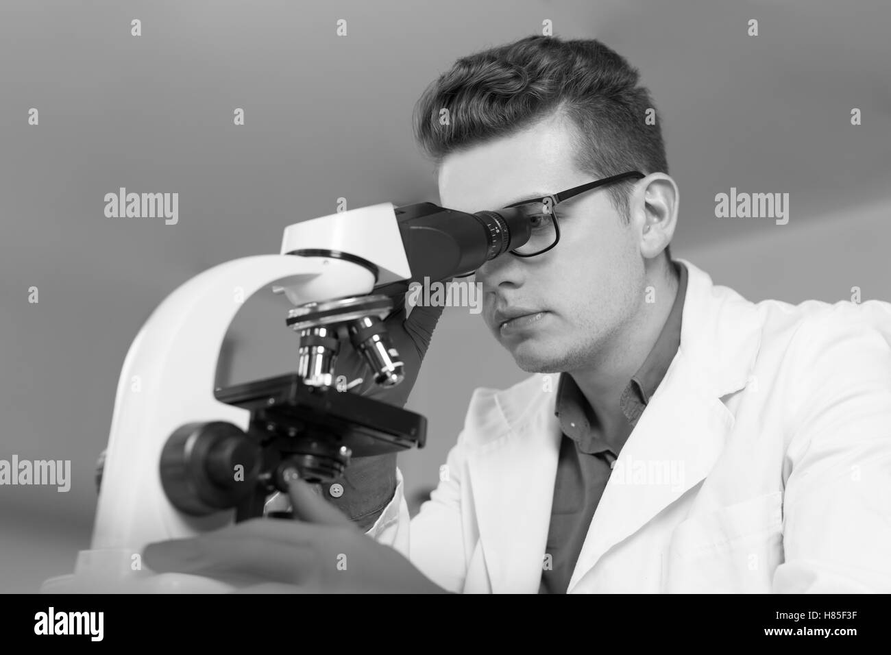 Lab researcher portrait Black and White Stock Photos & Images - Alamy