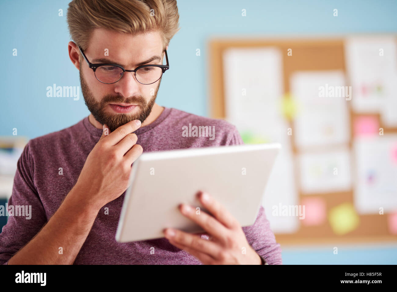 Man very focused on digital tablet Stock Photo - Alamy