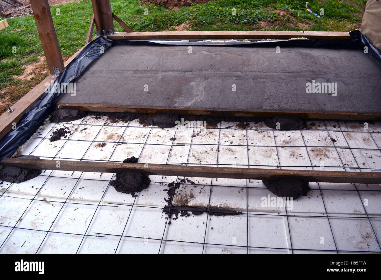 Insulating new building hi-res stock photography and images - Alamy