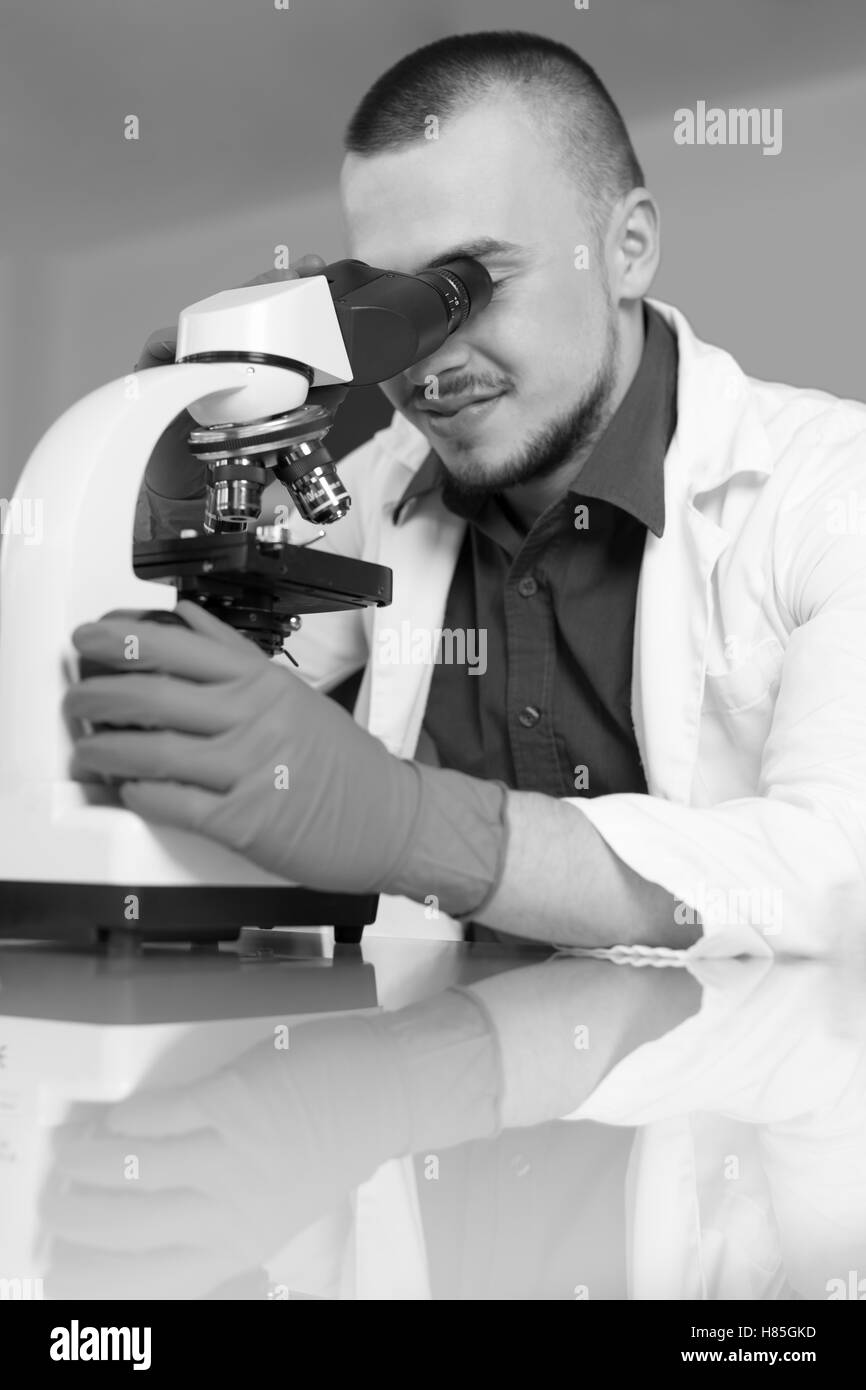 Lab Researcher Portrait Black and White Stock Photos & Images - Alamy