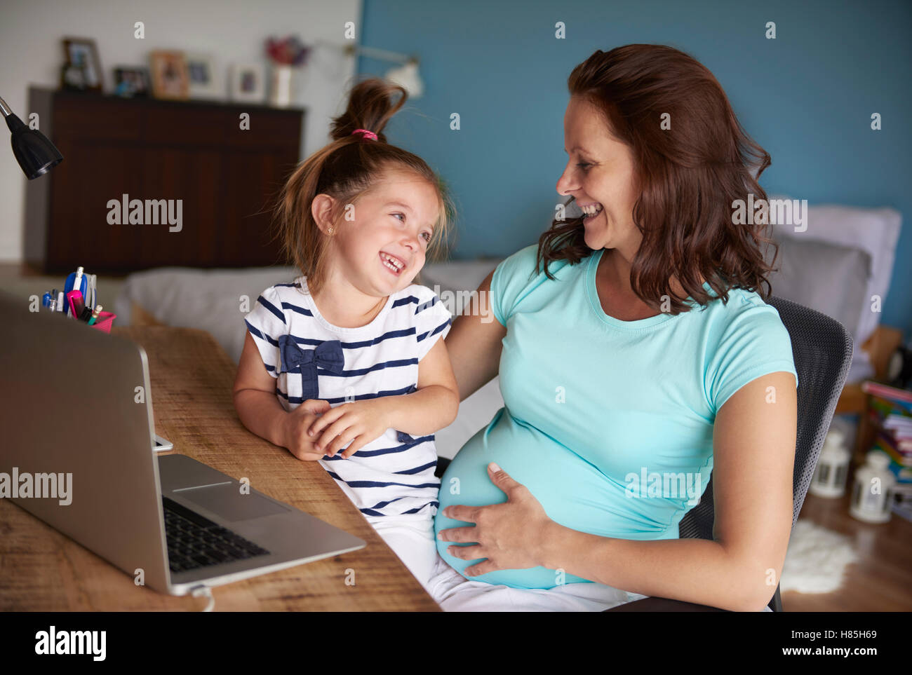 Laugh out loud people hi-res stock photography and images - Alamy