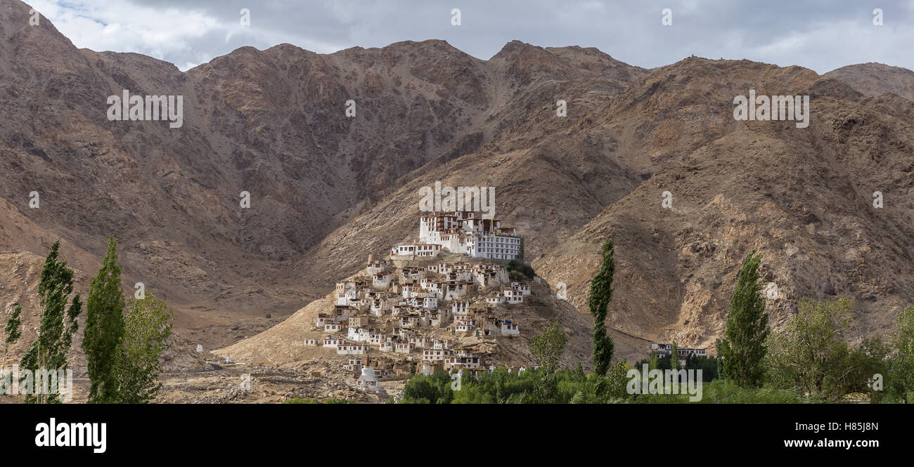 Chemrey Gompa built on the side of a Himalyan mountain Stock Photo - Alamy