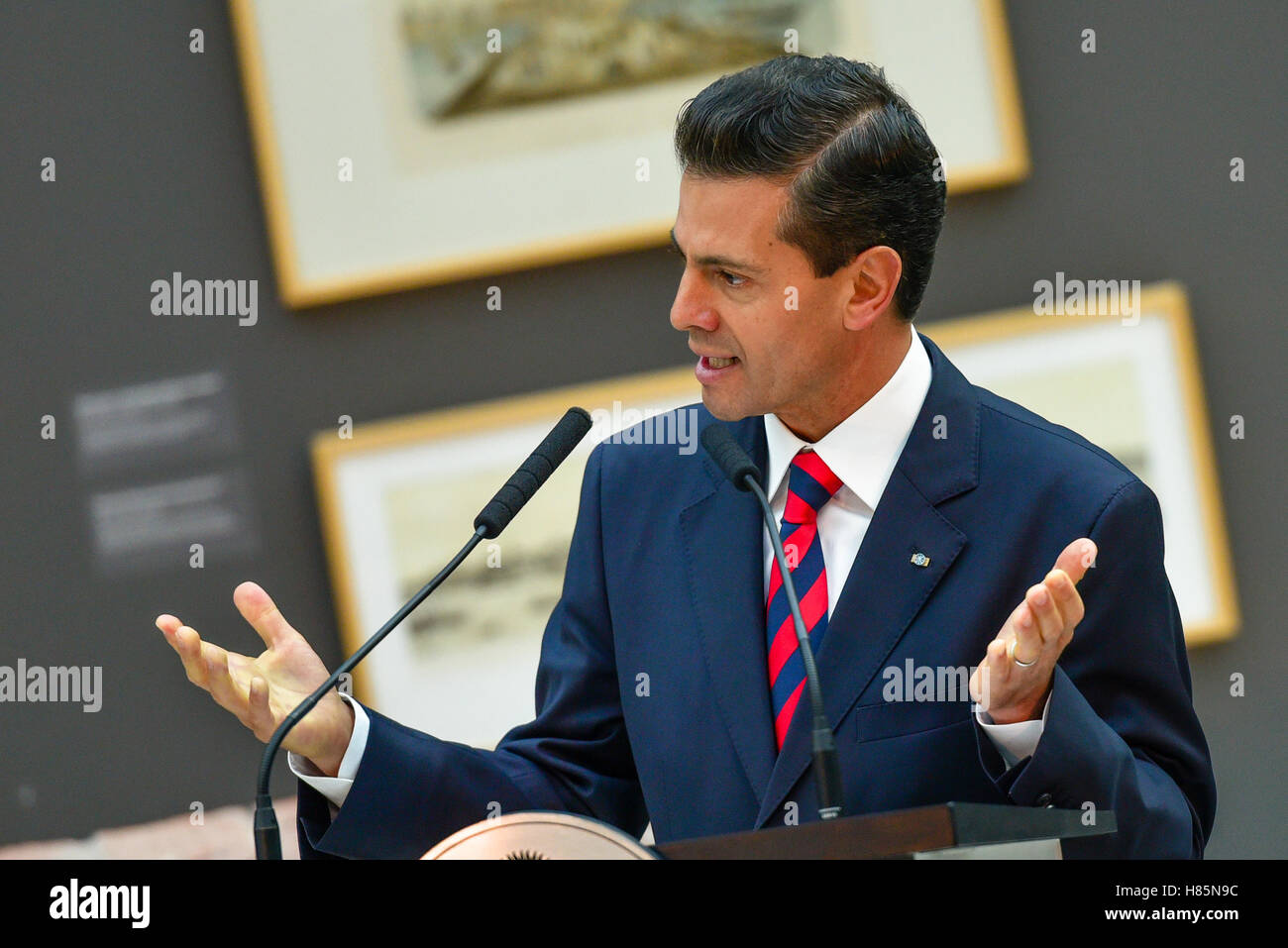 Mexico president enrique pena nieto hi-res stock photography and images ...
