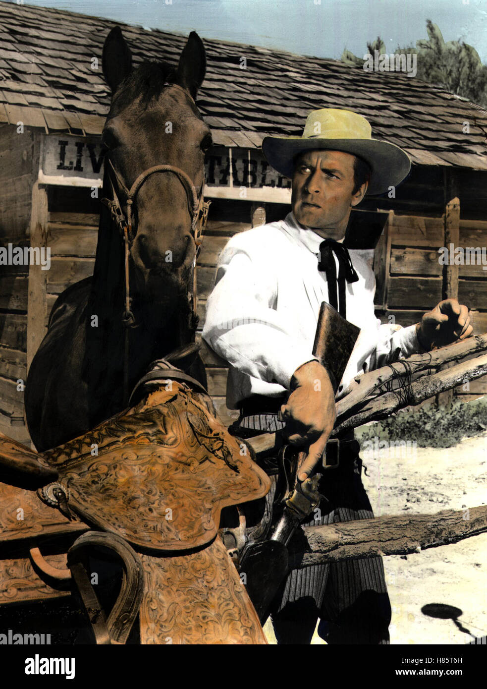 Sheriff Bat Masterson (GEORGE MONTGOMERY ) setzt sich dafür ein, daß es ...