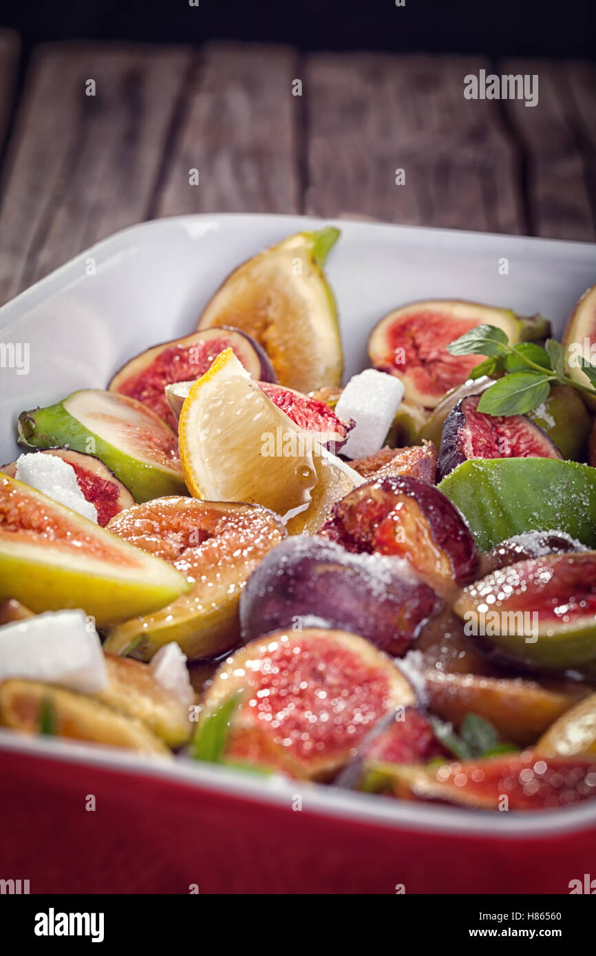 Fresh figs with sugar - close up Stock Photo - Alamy