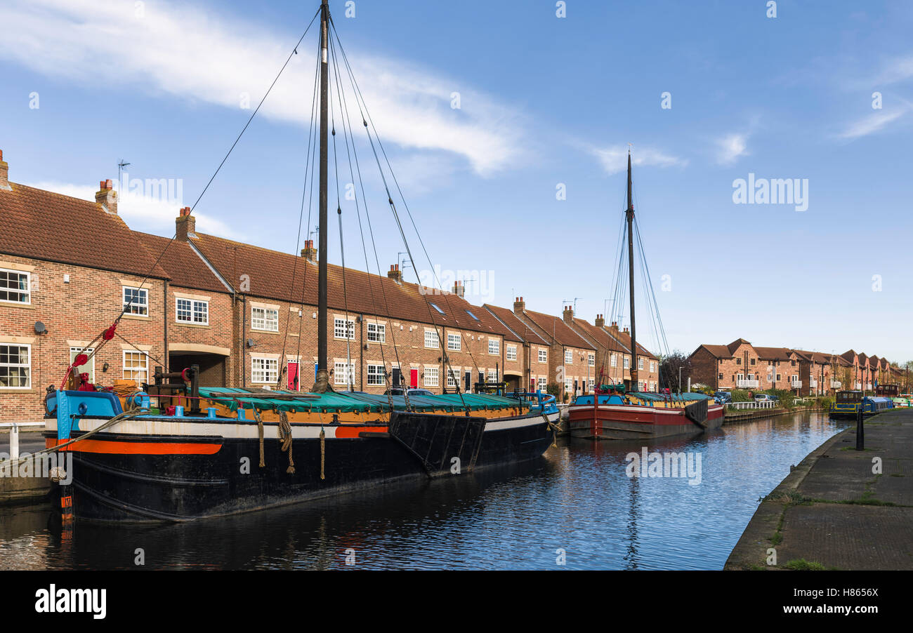Beverley beck yorkshire, canal hi-res stock photography and images - Alamy