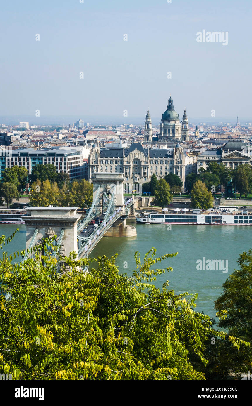 Chain Bridge and St Stephen's Basilica Stock Photo - Alamy
