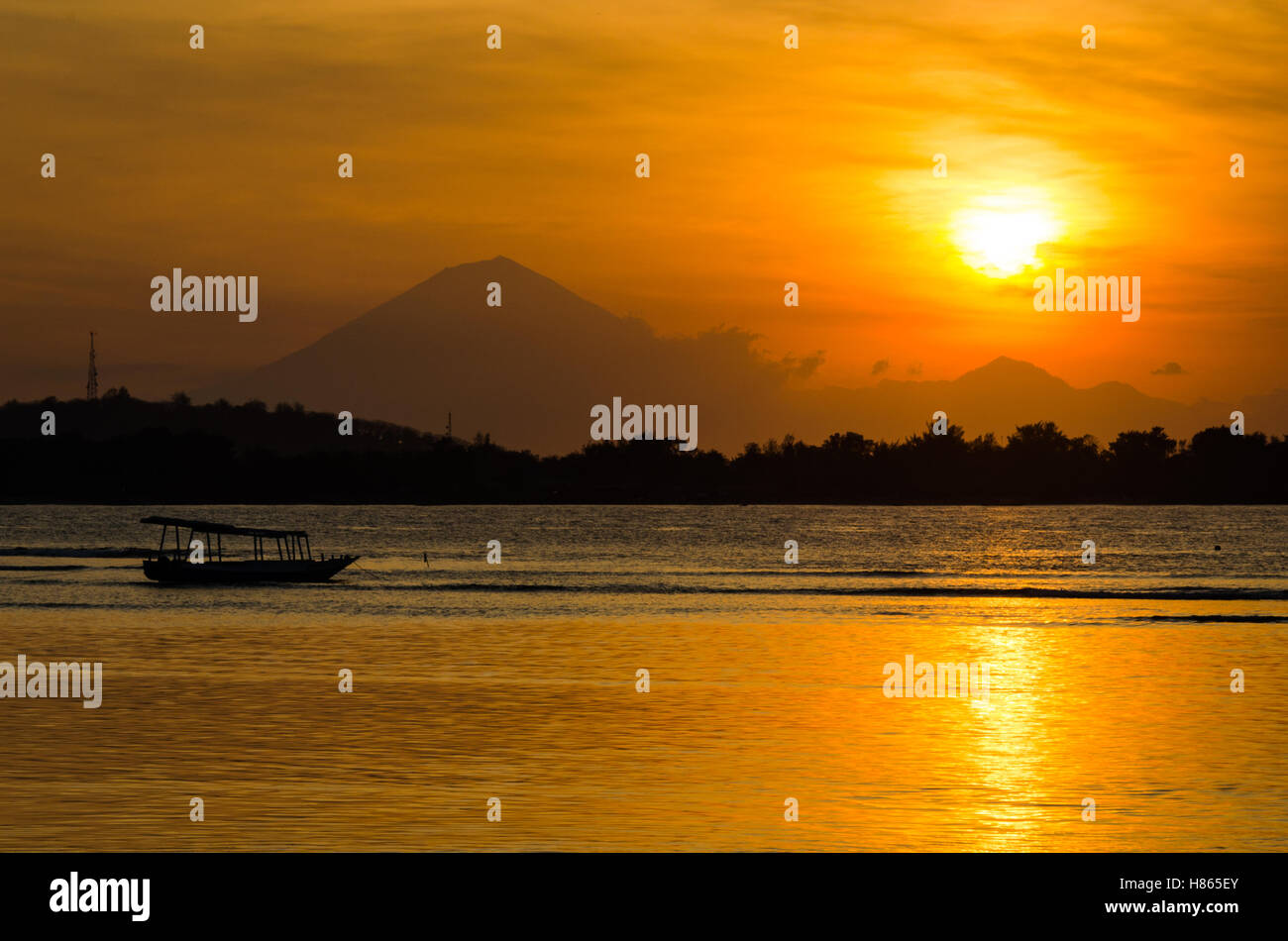 Indonesia landscape sunset volcano hi-res stock photography and images ...