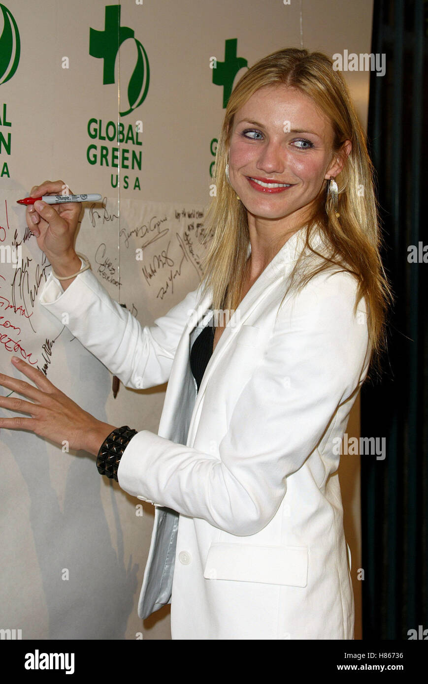 CAMERON DIAZ GOBAL GREEN PARTY HOLLYWOOD LOS ANGELES USA 12 August 2002 ...