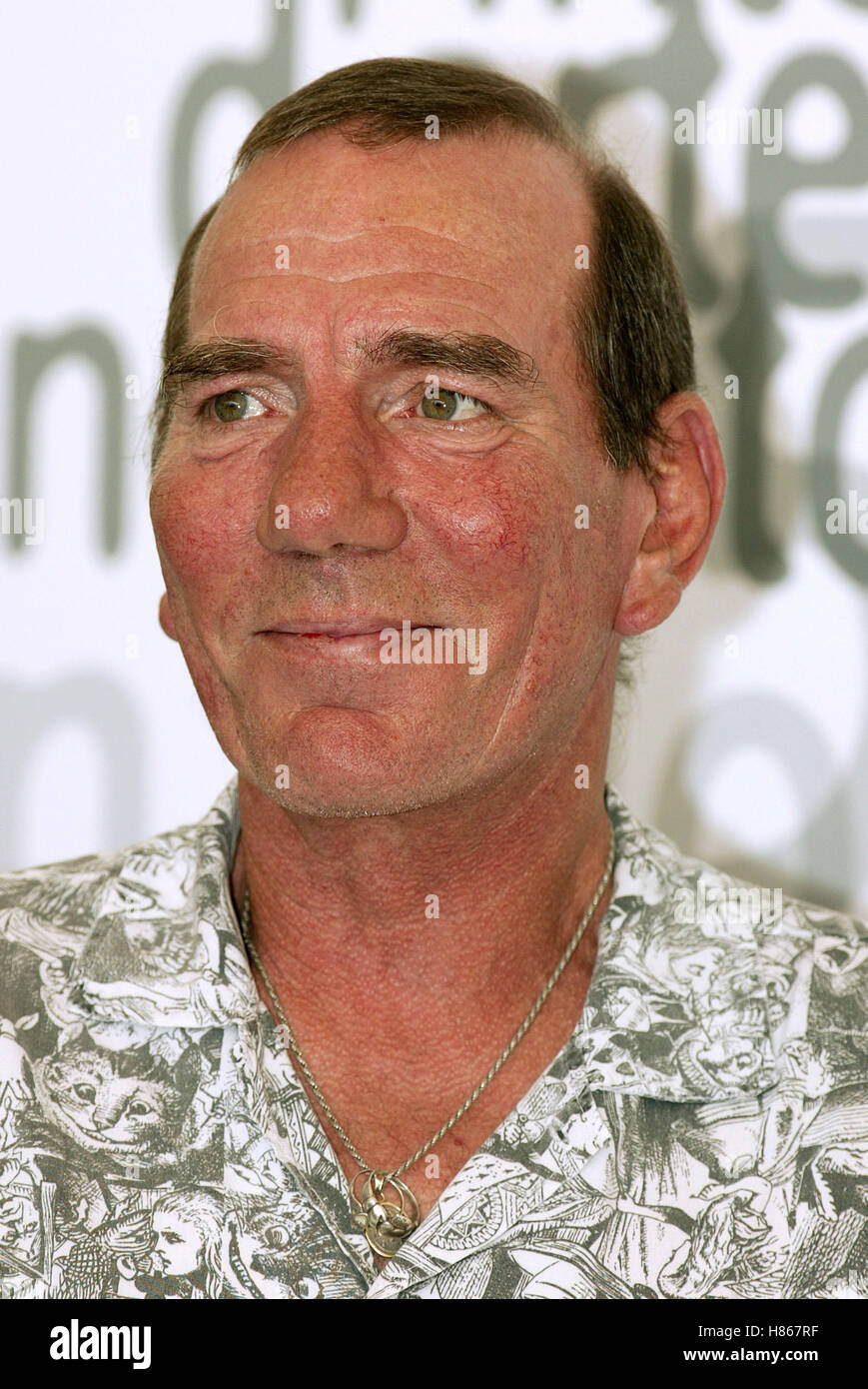 PETE POSTLETHWAITE BETWEEN STRANGERS PHOTOCALL VENICE FILM FESTIVAL VENICE ITALY 30 August 2002 ...