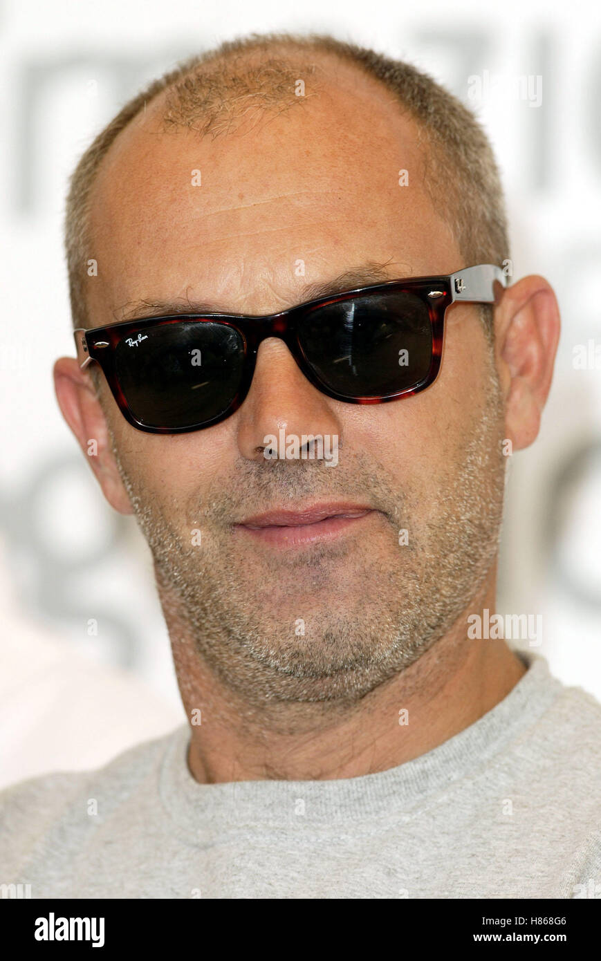 KEITH ALLEN BEARS KISS PHOTOCALL VENICE FILM FESTIVAL VENICE ITALY 02 ...