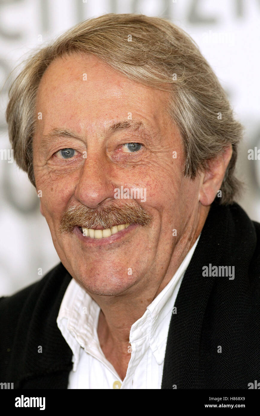 JEAN ROCHEFORT L'HOMME DU TRAIN PHOTOCALL VENICE FILM FESTIVAL VENICE ...