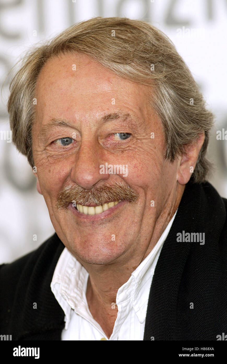 JEAN ROCHEFORT L'HOMME DU TRAIN PHOTOCALL VENICE FILM FESTIVAL VENICE ...