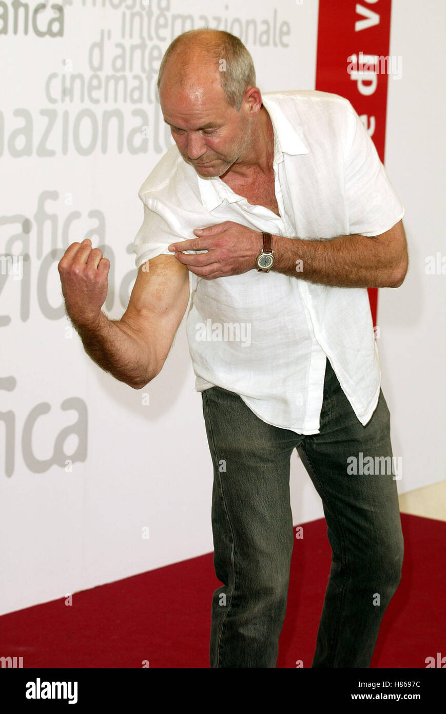 GARY SWEET THE TRACKER PHOTOCALL VENICE FILM FESTIVAL VENICE ITALY 06 ...
