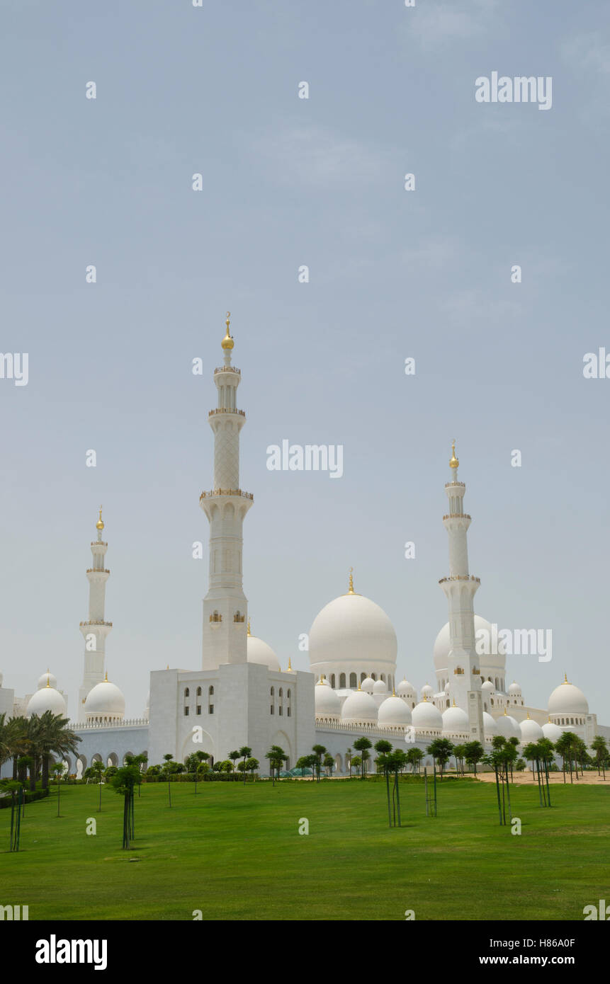 Sheikh Zayed Grand Mosque building exteriors Abu Dhabi United Arab ...