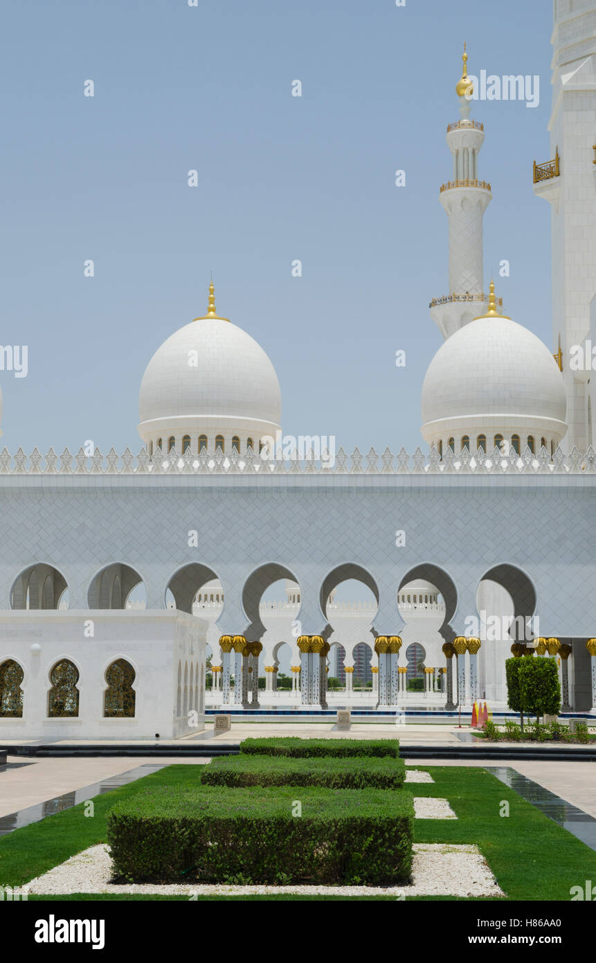 Sheikh Zayed Grand Mosque building exteriors Abu Dhabi United Arab ...