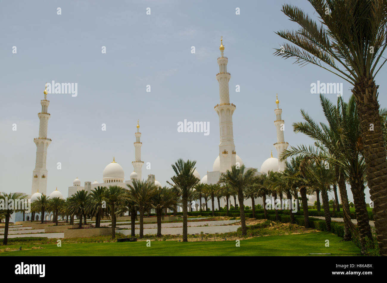 Sheikh Zayed Grand Mosque building exteriors Abu Dhabi United Arab ...