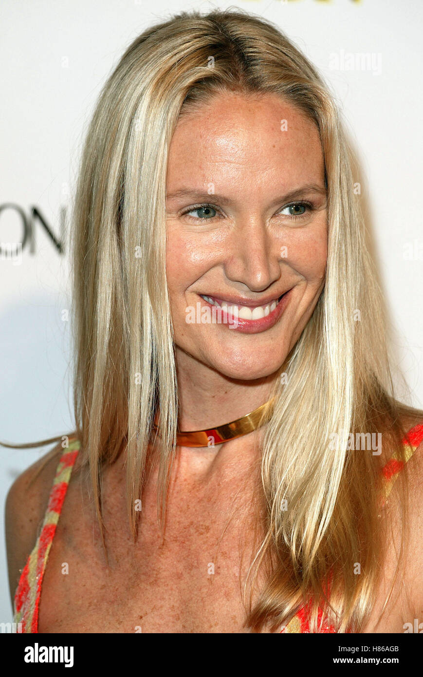 KELLY LYNCH W MAG & RESURRECTION TRIBUTE BEVERLY HILLS LOS ANGELES USA ...