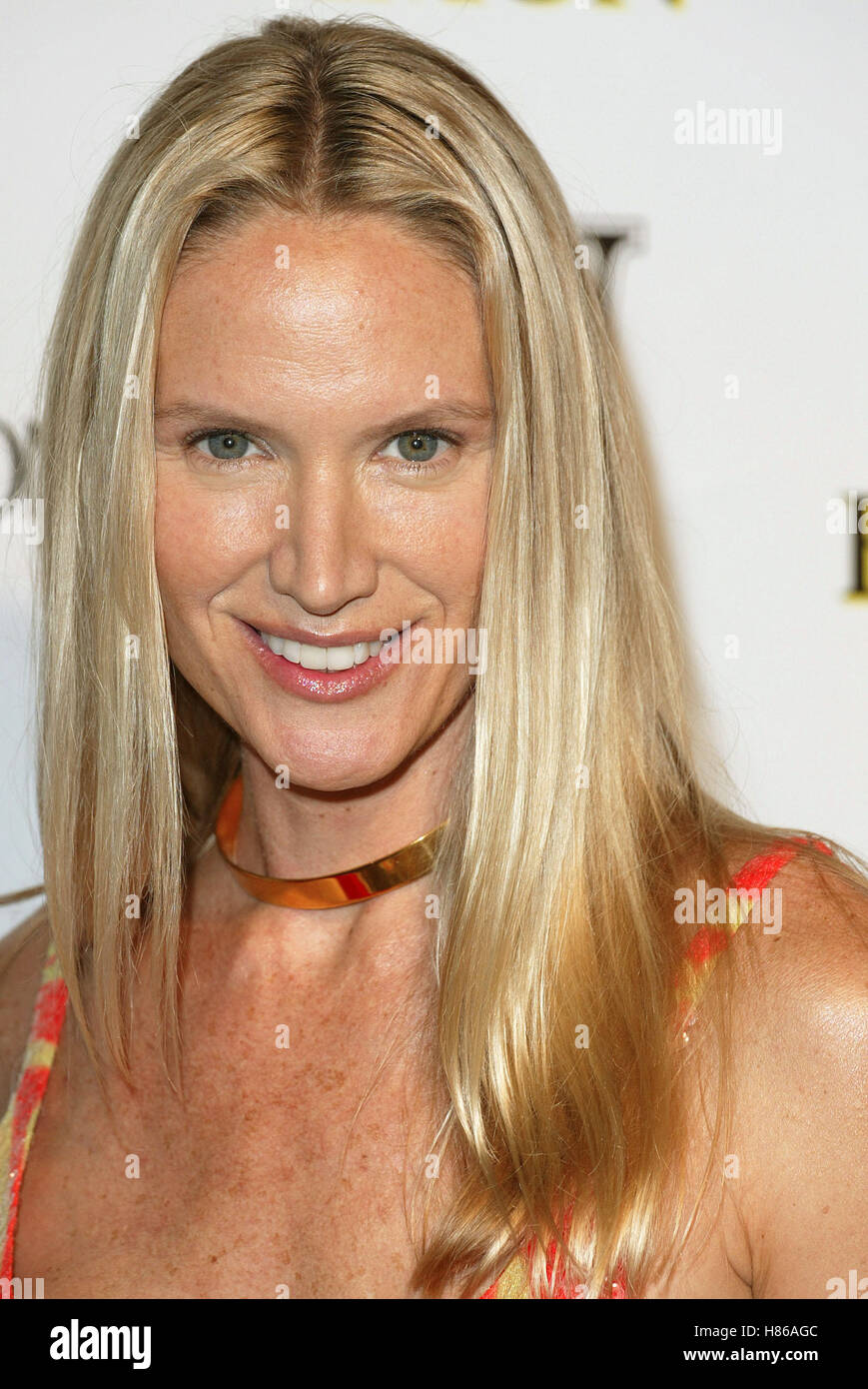 KELLY LYNCH W MAG & RESURRECTION TRIBUTE BEVERLY HILLS LOS ANGELES USA ...