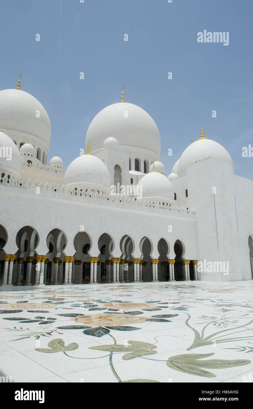 Sheikh Zayed Grand Mosque building exteriors Abu Dhabi United Arab ...