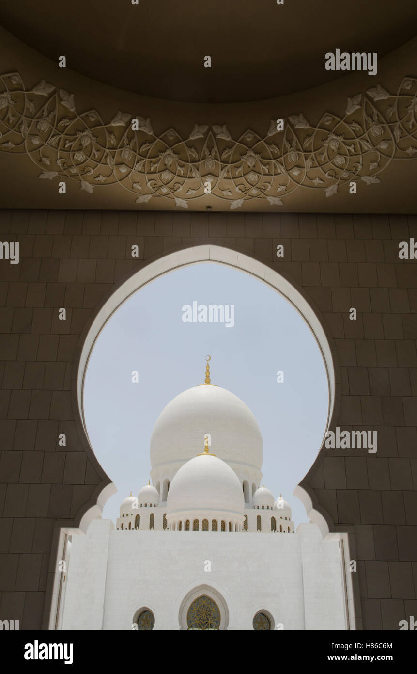 Sheikh Zayed Grand Mosque building exteriors Abu Dhabi United Arab ...