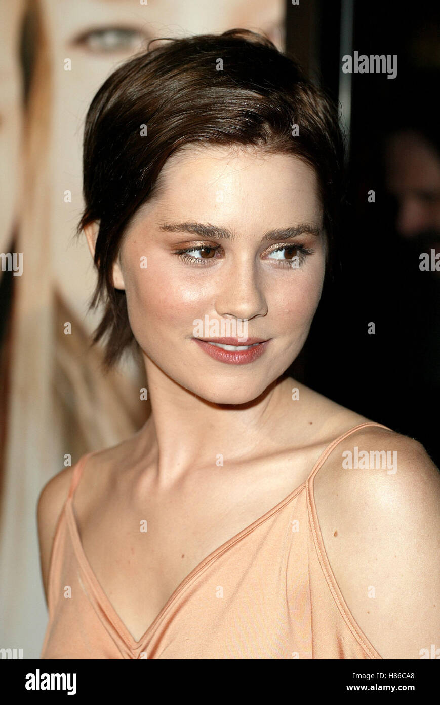 ALISON LOHMAN WHITE OLEANDER FILM PREMIERE GRAUMANN'S CHINESE THEATRE ...