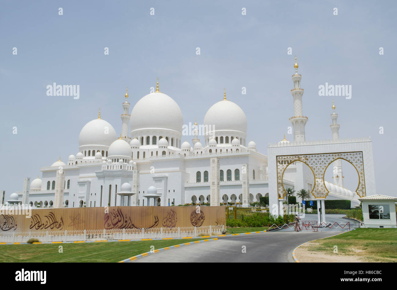 Sheikh Zayed Grand Mosque building exteriors Abu Dhabi United Arab ...