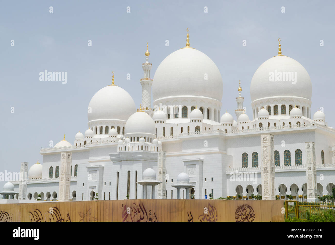 Sheikh Zayed Grand Mosque building exteriors Abu Dhabi United Arab ...