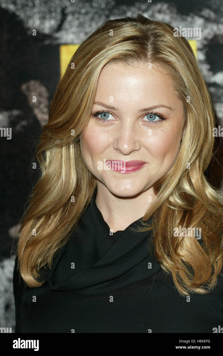 JESSICA CAPSHAW 8 MILE WORLD FILM PREMIERE WESTWOOD LA USA 06 November ...