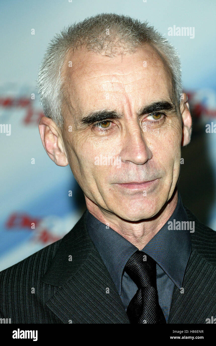 Die another day lee tamahori 2002 hi-res stock photography and images ...