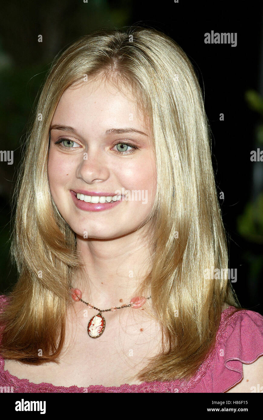 Sara paxton 2002 hi-res stock photography and images - Alamy