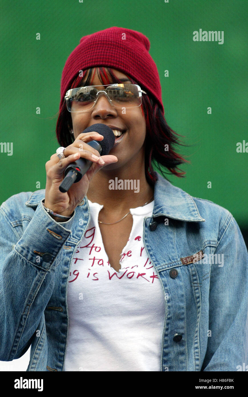 Kelly rowland 2002 hi-res stock photography and images - Alamy