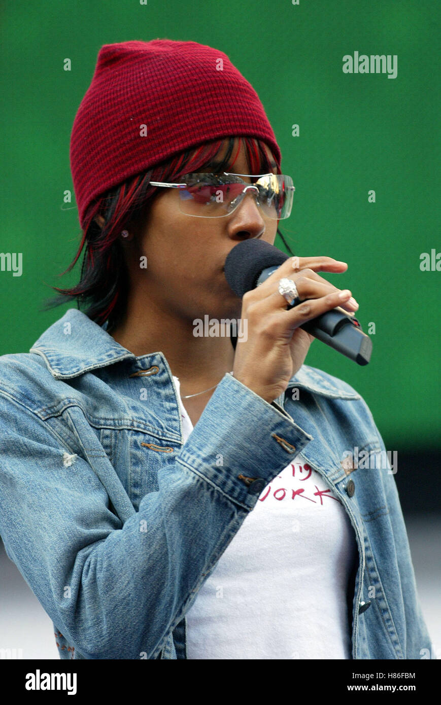 Kelly rowland 2002 hi-res stock photography and images - Alamy