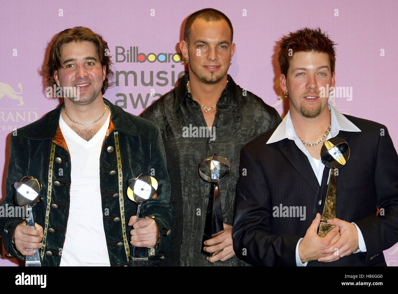 2002 billboard music awards hi-res stock photography and images - Alamy