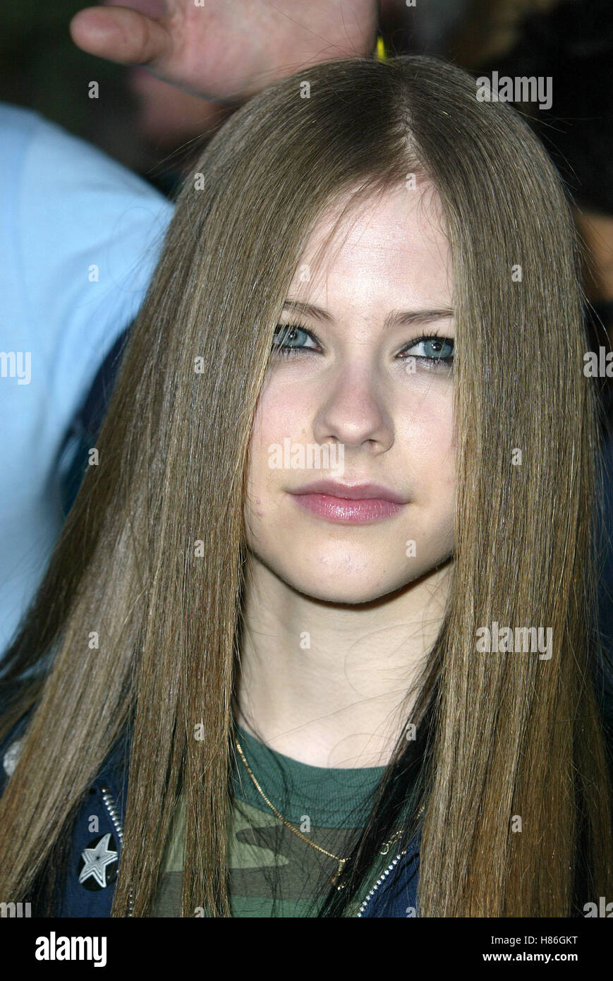 Avril lavigne 2002 hi-res stock photography and images - Alamy