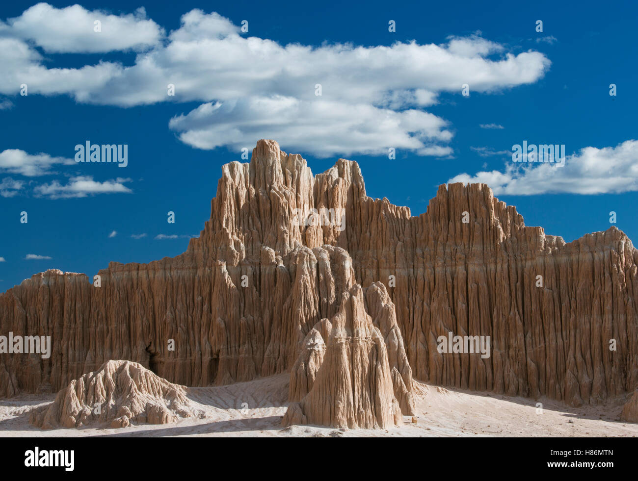 Eroded rock formations of bentonite clay in the high desert, Cathedral ...
