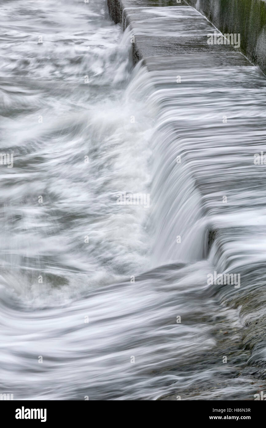 Tidal wave destruction hi-res stock photography and images - Alamy