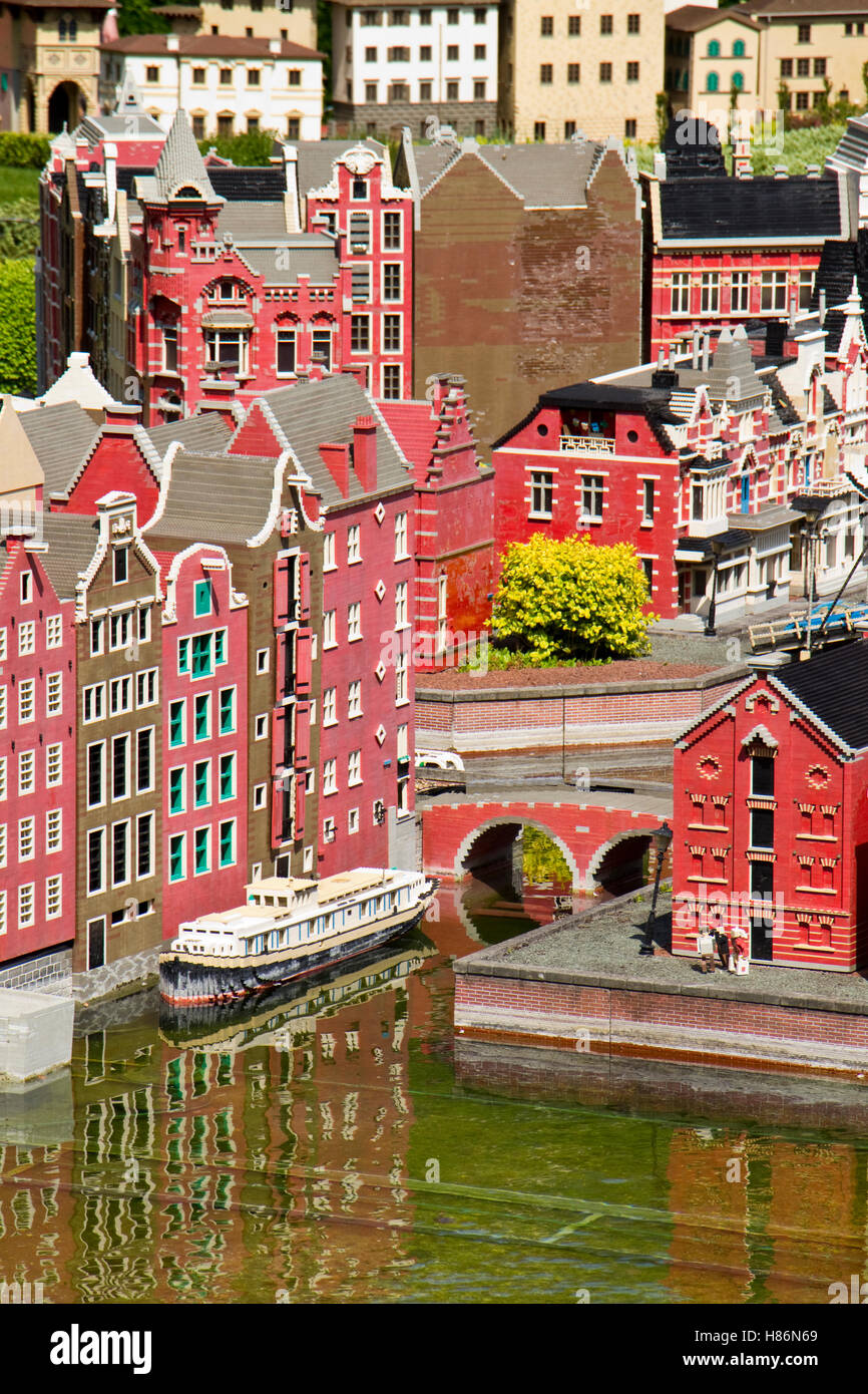 Lego tower bridge hi-res stock photography and images - Alamy