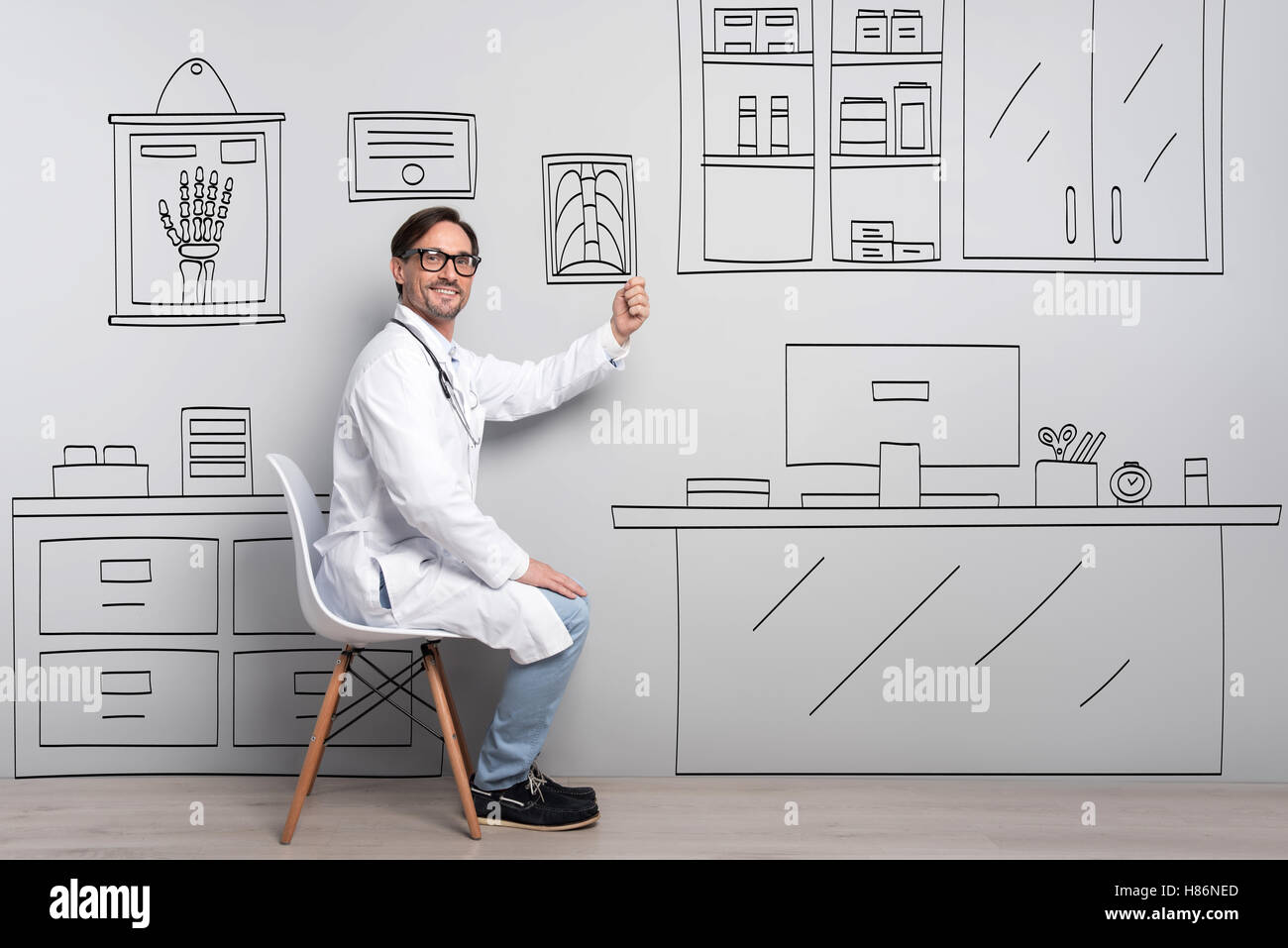 Doctor with roentgenogram hi-res stock photography and images - Alamy