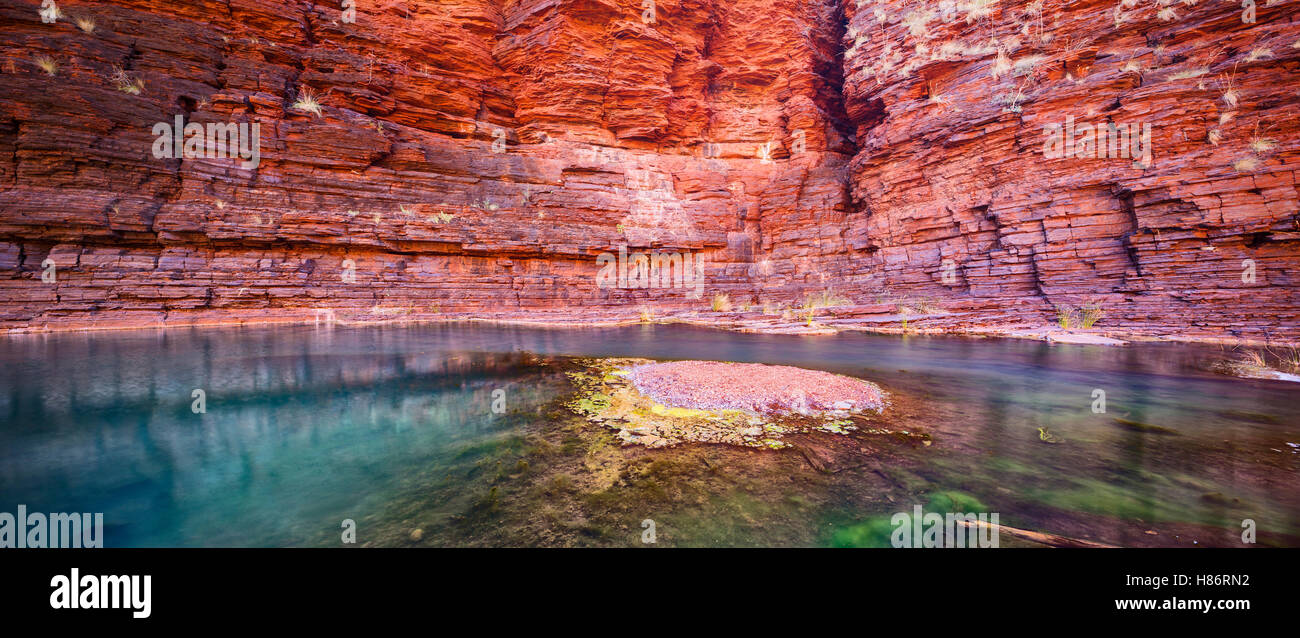 Rock layers, cliffs and pool, Kalamina Gorge, Karijini National Park ...