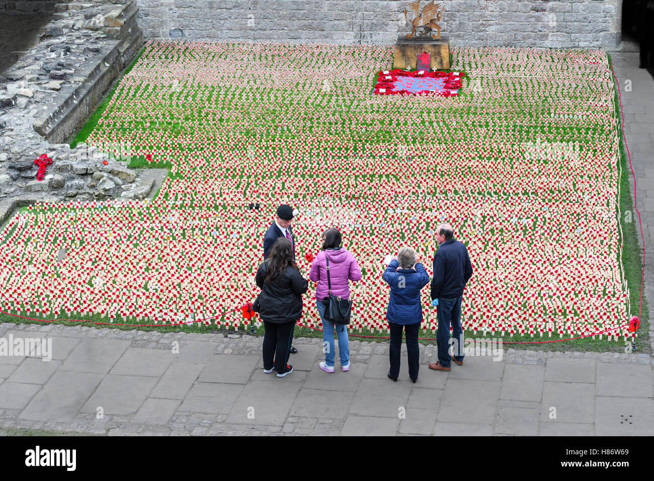 Remembrance at Caernarfon castle, Wales Stock Photo - Alamy